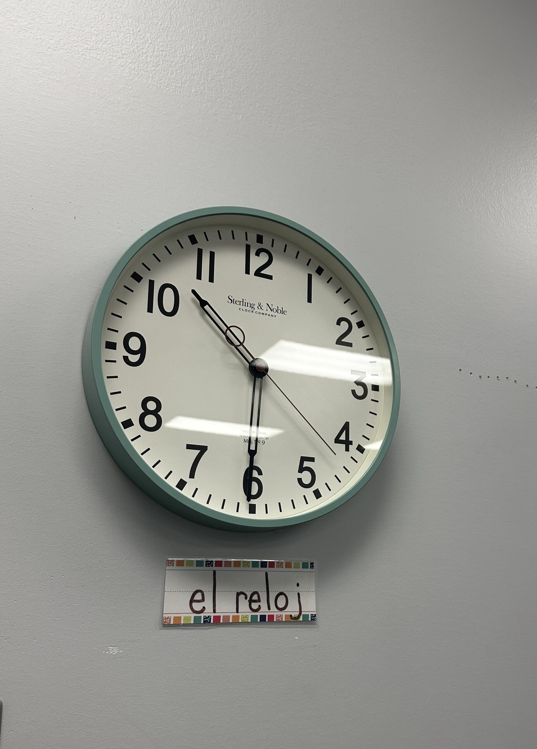 Telling Time in Spanish - ¿Qué hora es? - High School